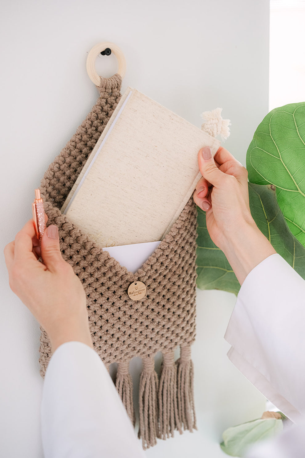Hanging Pocket – Relaxation in a Box